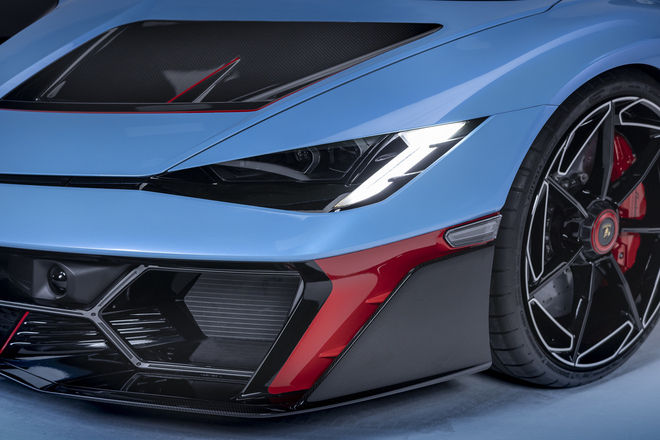 Lamborghini "scopre" la sua ultima supersportiva: arriva Fenomeno Roadster