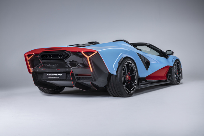 Lamborghini "scopre" la sua ultima supersportiva: arriva Fenomeno Roadster