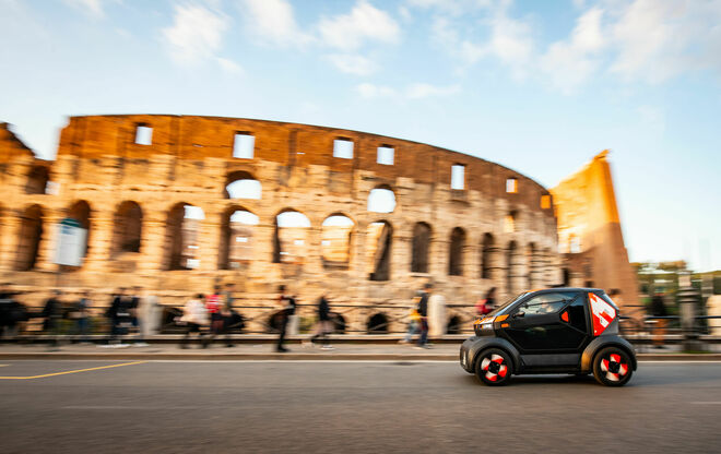 Mobilize Duo, la microcar elettrica del Gruppo Renault debutta a Roma
