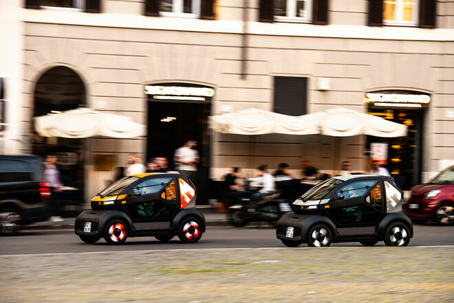 Mobilize Duo, la microcar elettrica del Gruppo Renault debutta a Roma