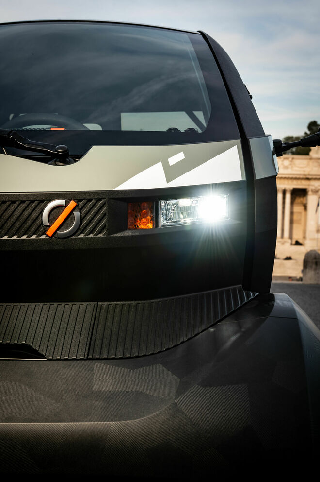 Mobilize Duo, la microcar elettrica del Gruppo Renault debutta a Roma