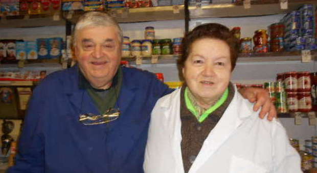 Gregorio e Elsa, dopo 77 anni chiude l'ultimo casolin della città