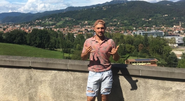 Andrea Russo, chi era il 35enne morto risucchiato dal motore di un ...