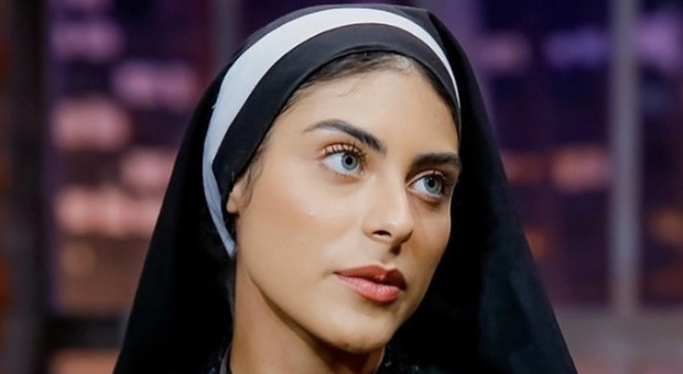 Da miss al convento, la parabola di suor Eva: «Il dolore per la morte di mio padre mi ha mandato ...