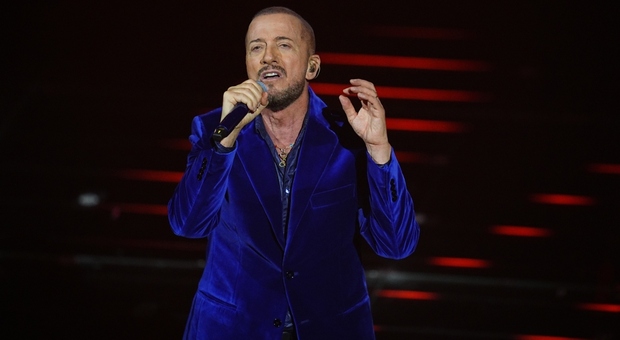 Sanremo 2026, Raf canta per la moglie Gabriella Labate in prima fila ...