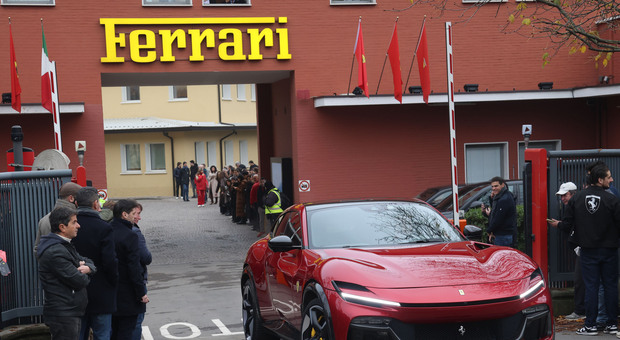 Operaio della Ferrari licenziato dopo i messaggi all’ex collega con cui ...