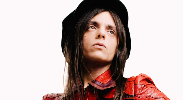 Lucio Corsi a Sanremo 2025 con Volevo essere un duro: il testo della ...