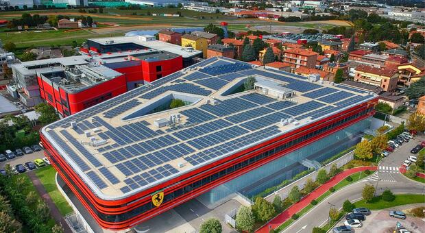 Ferrari, per il 2025 stima crescita dei ricavi del 5% a 7 miliardi con ...