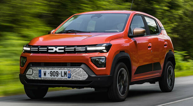 Dacia Spring, come è e come va la piccola elettrica da città che si ...