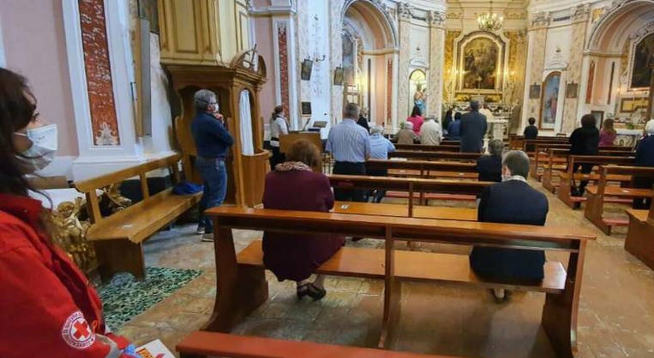 Panic Moments as Foreigner Climbs Church Tower: Threatens to Jump