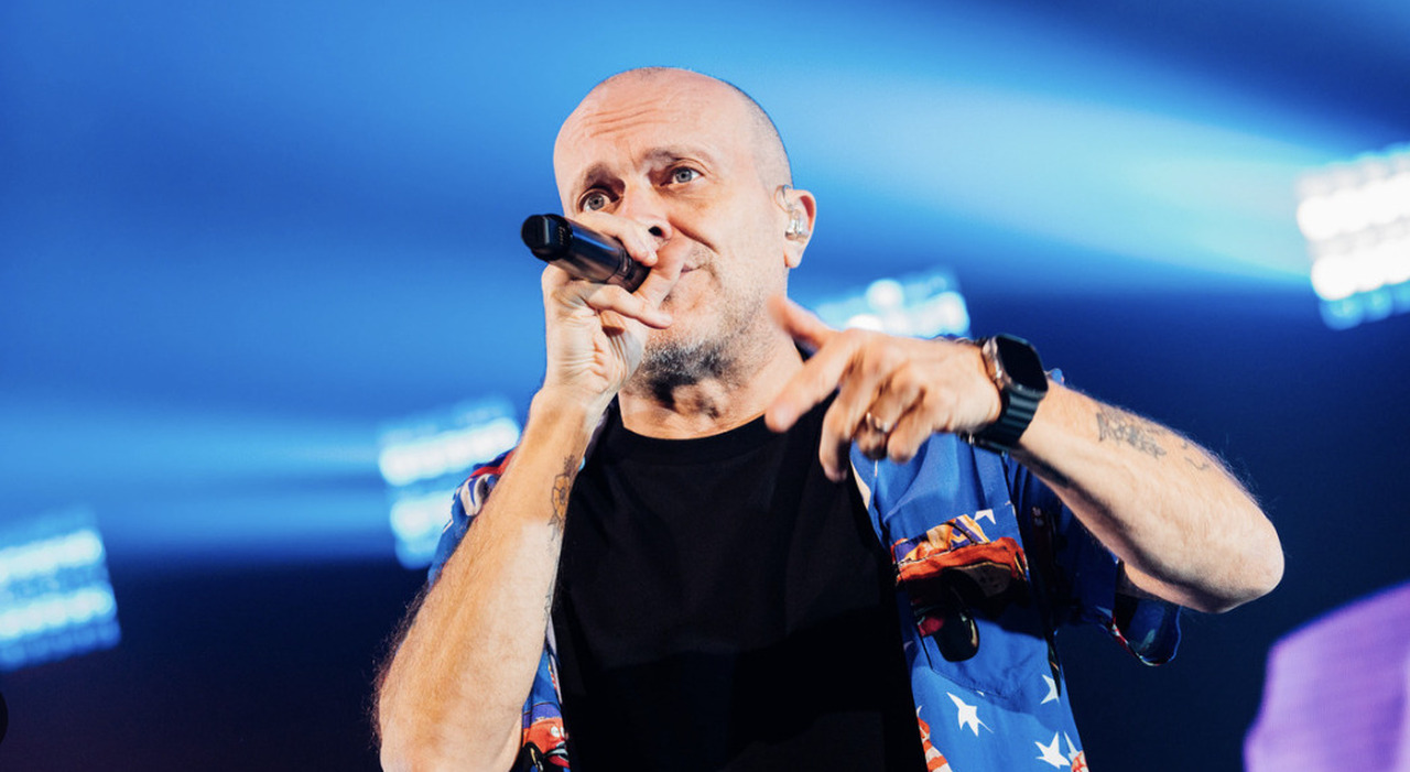Max Pezzali, gli 883, l'amicizia (e la lite) con Mauro Repetto, la ...