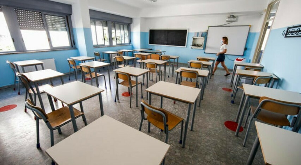 Scuola, aumento di stipendio in arrivo per i docenti: 160 euro in più ...