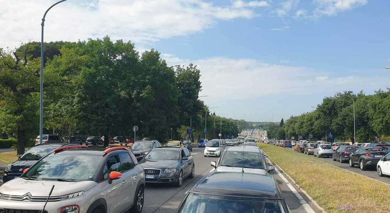 Roma, traffico in tilt: chilometri di coda sulla Cristoforo Colombo e ...