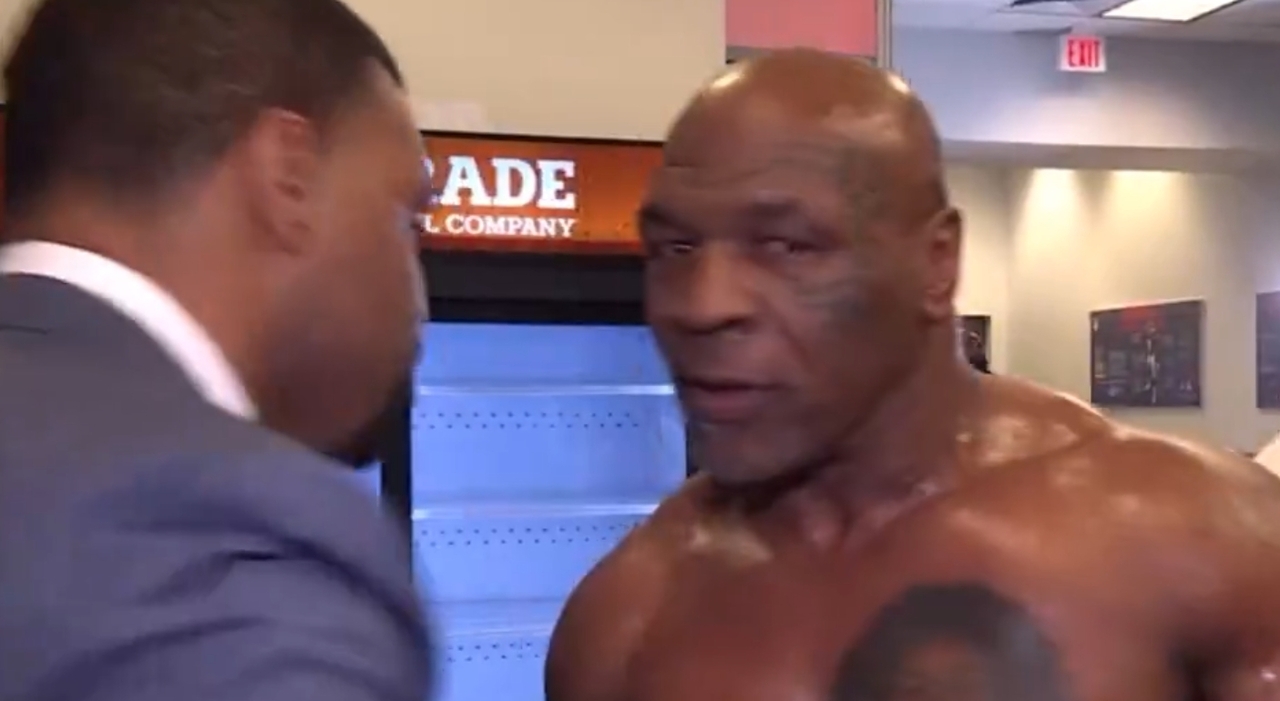 Mike Tyson fait sensation lors de l'interview avant le match contre ...