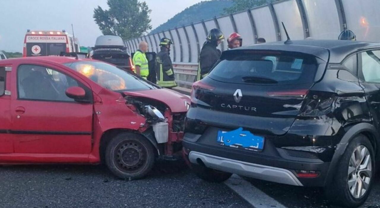 Scontro tra due auto sulla A2, morta una bambina di 7 anni: feriti ...