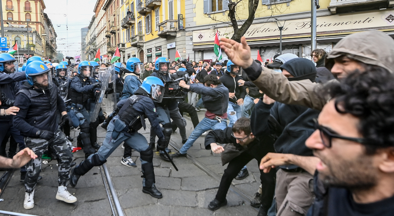 Corteo Pro Pal a Milano, scontri polizia-manifestanti: Scritte contro ...