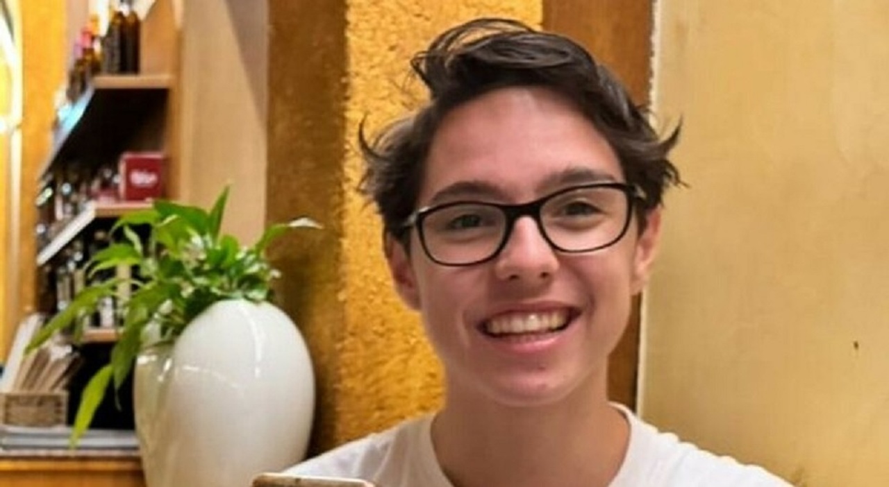 Alessandro Ronchi, morto a 19 anni davanti al pc: il malore, l'allarme del gemello e l'agonia di ...
