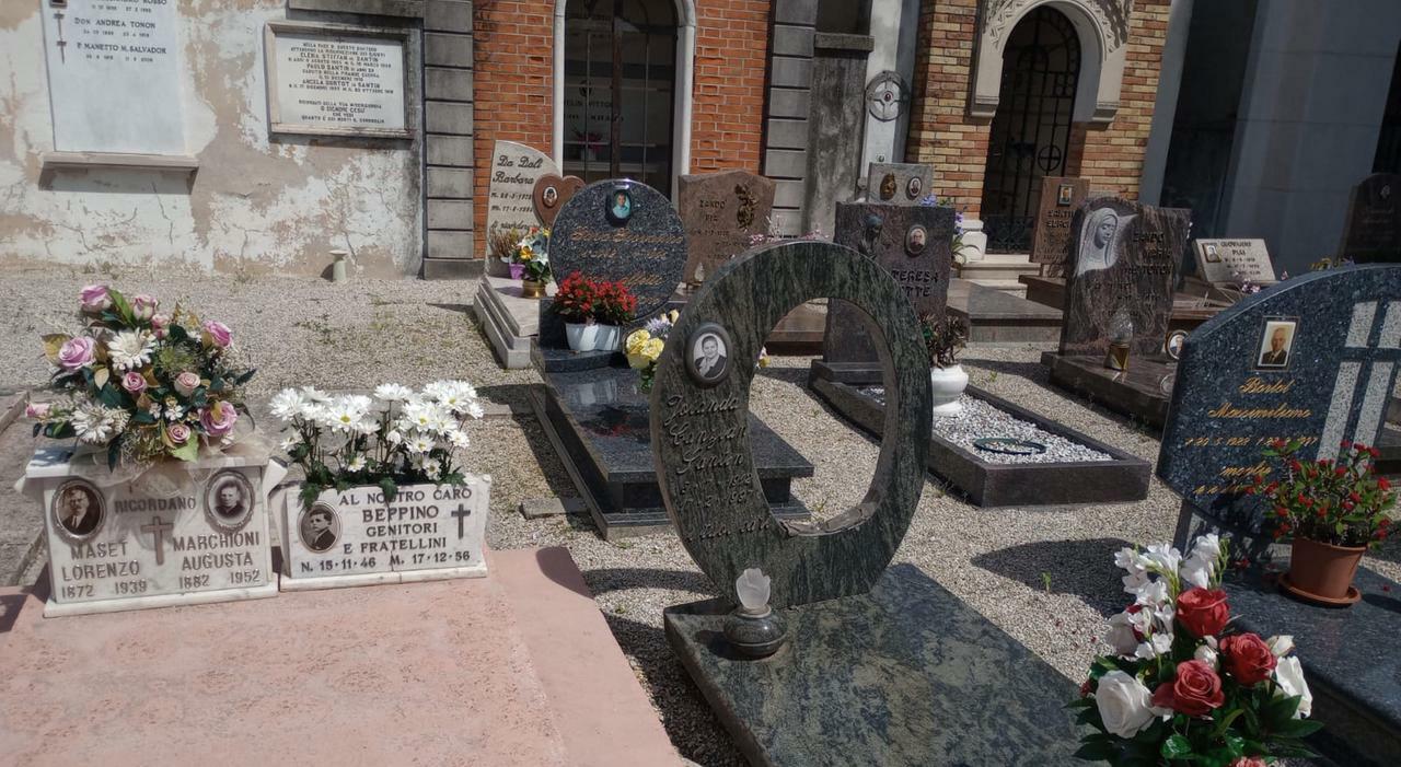 Furti nei cimiteri, statue di Madonnine in bronzo sparite e tombe ...