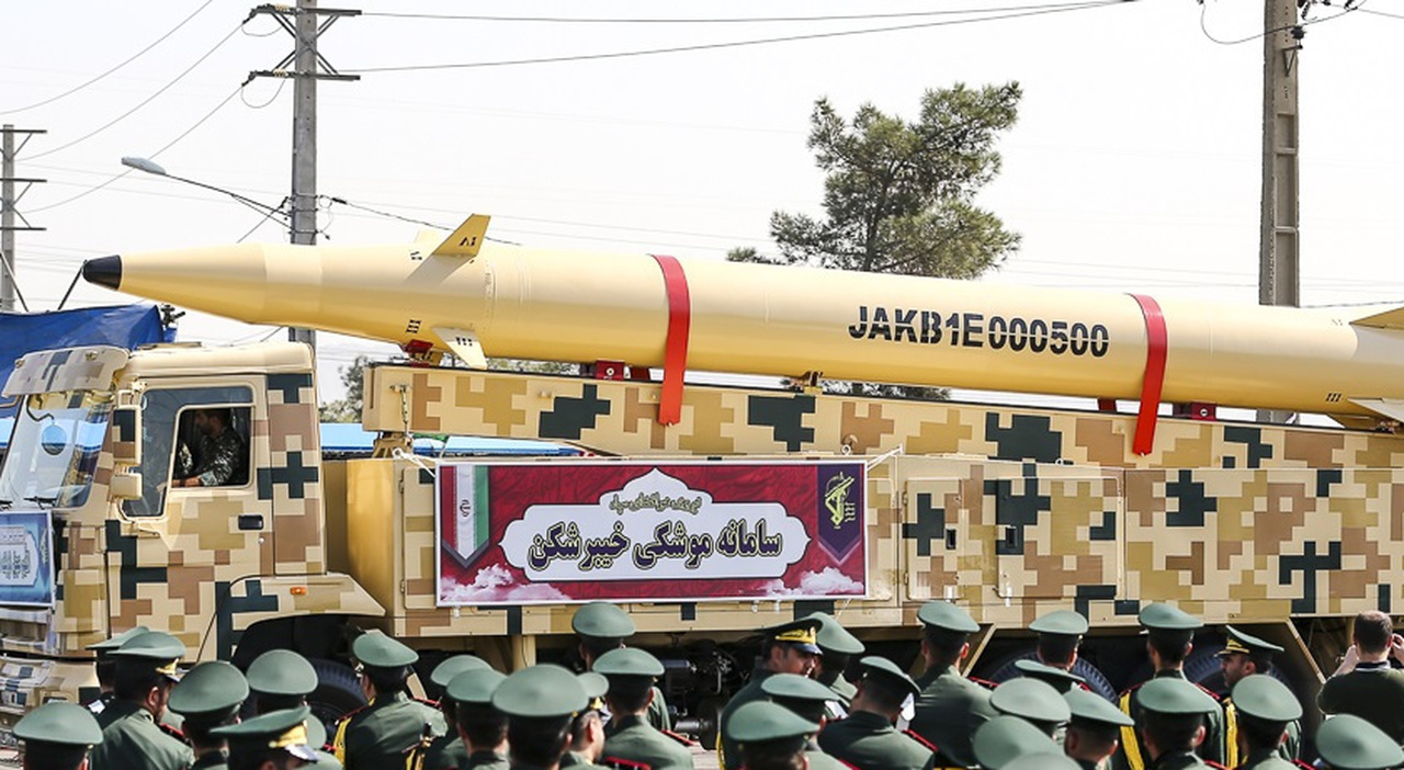 Etleboro.org - Kheibar Shekan, il missile "distruttore" in mano all ...