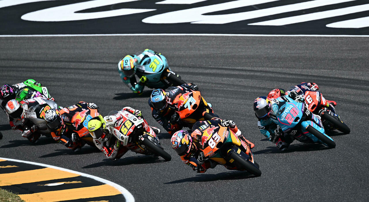 Luca Lunetta, incidente al Gp d'Olanda: il pilota investito da due moto ...