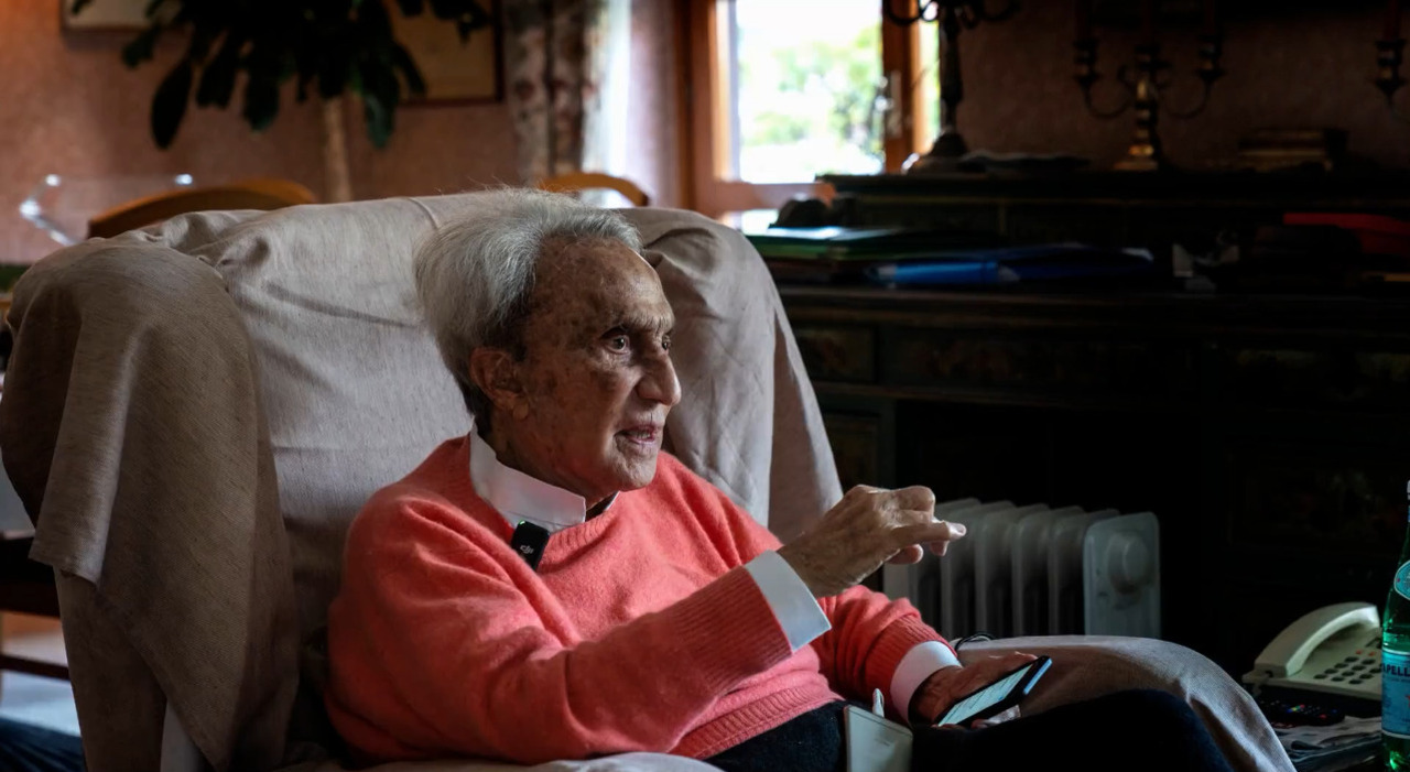 Emilio Fede, morto a 94 anni lo storico direttore del Tg4: carriera ...