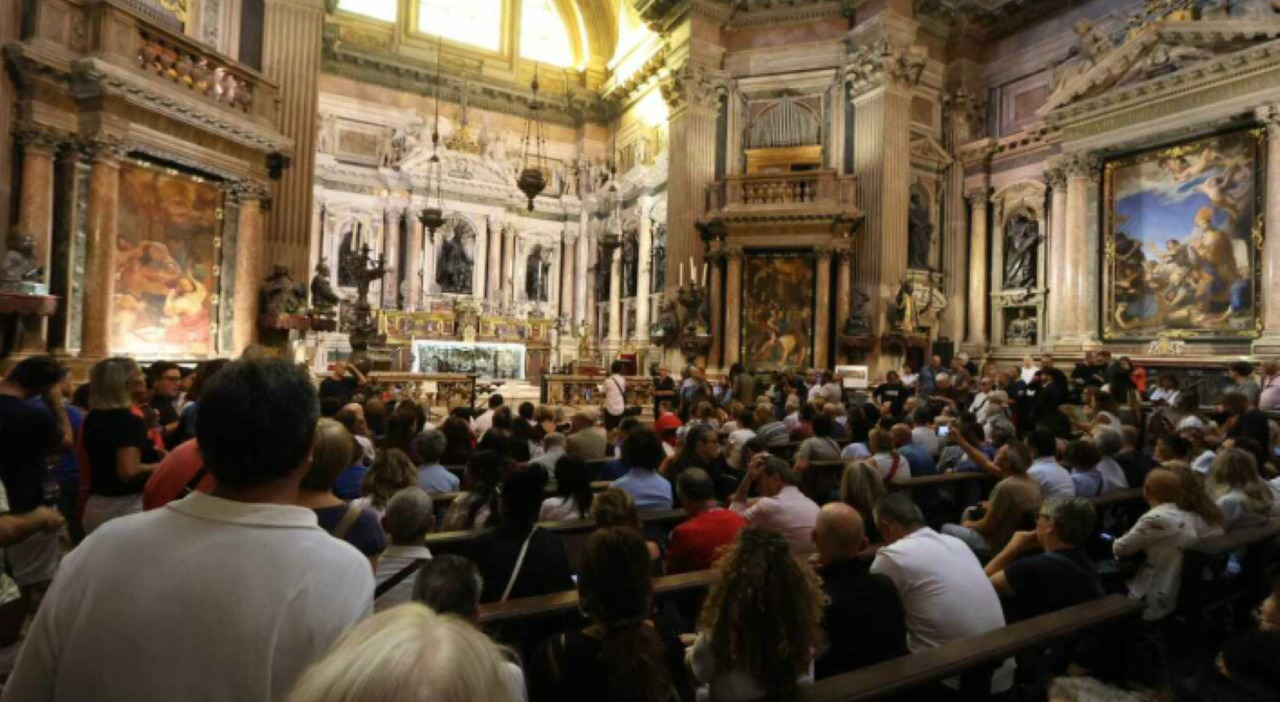 San Gennaro, il sangue sciolto alle 10.07: il prodigio si è ripetuto, festa nel Duomo di Napoli