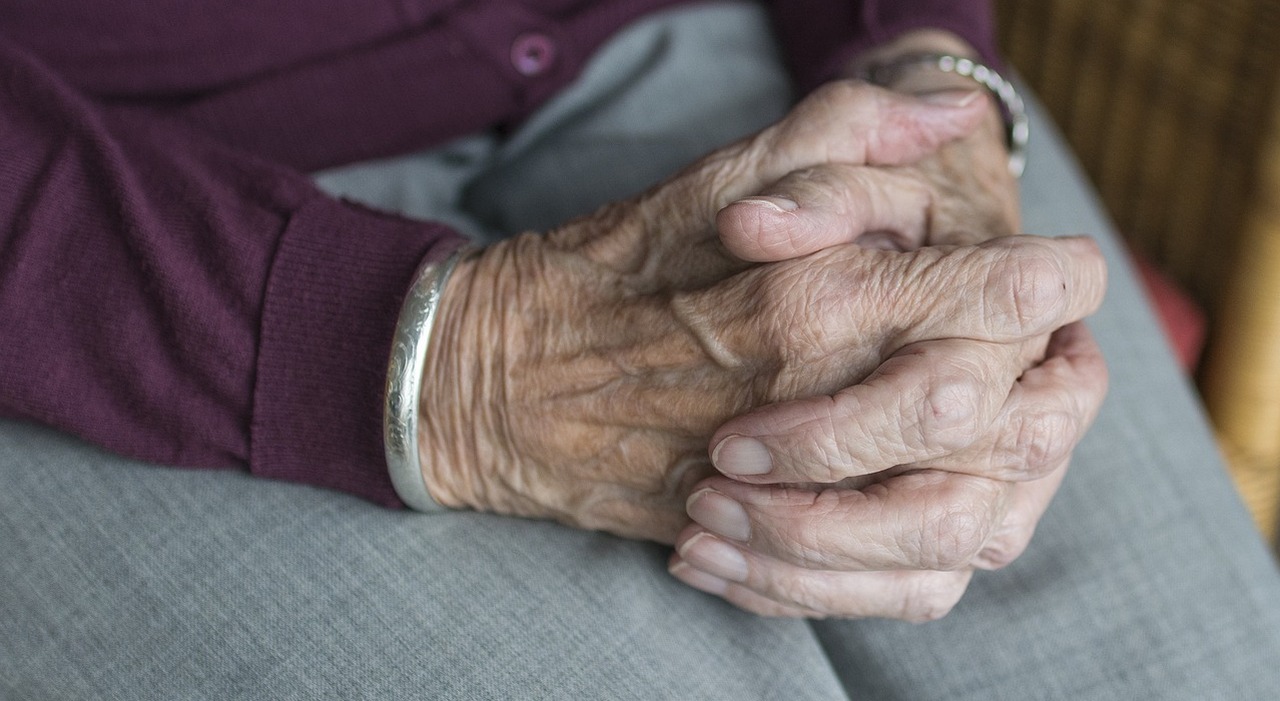 Legata, imbavagliata e picchiata selvaggiamente durante una rapina in casa: 79enne in codice ...