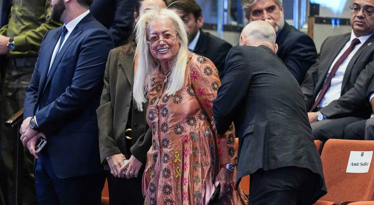 Miriam Adelson, chi è la miliardaria col look da popstar dietro l ...