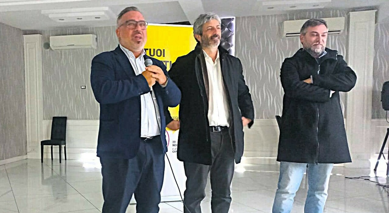 Regionali in Campania. Roberto Fico presenta Salvatore Flocco: «Un ...