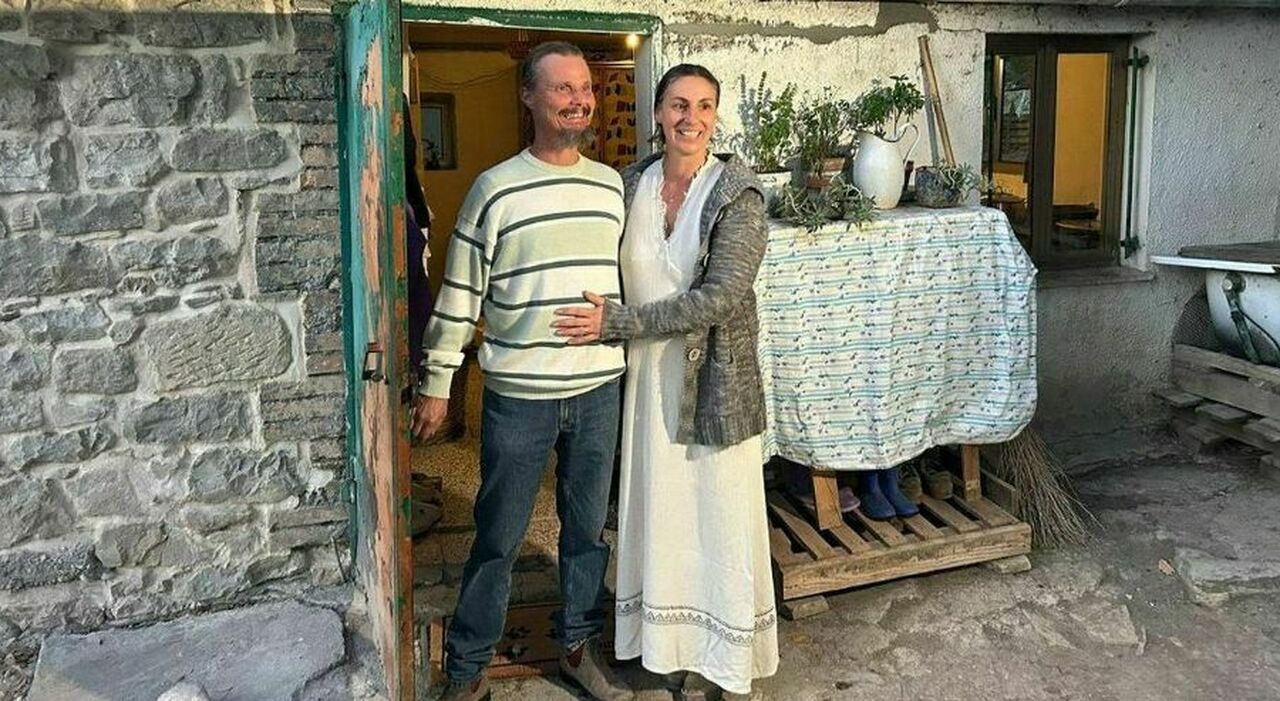 Famiglia nel bosco, l'avvocato ha lasciato: «Non ho dormito la notte». Chi sono i neo rurali ...