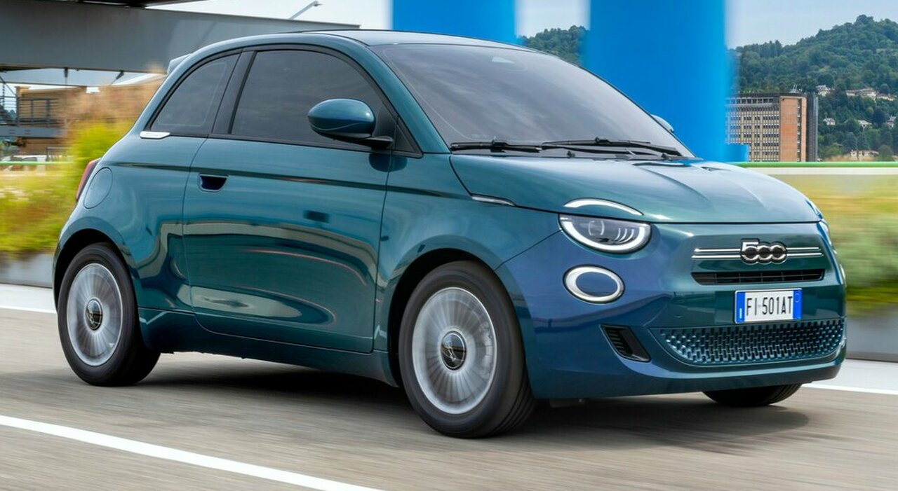 Fiat 500, una storia italiana. Al volante dell’intramontabile citycar ...