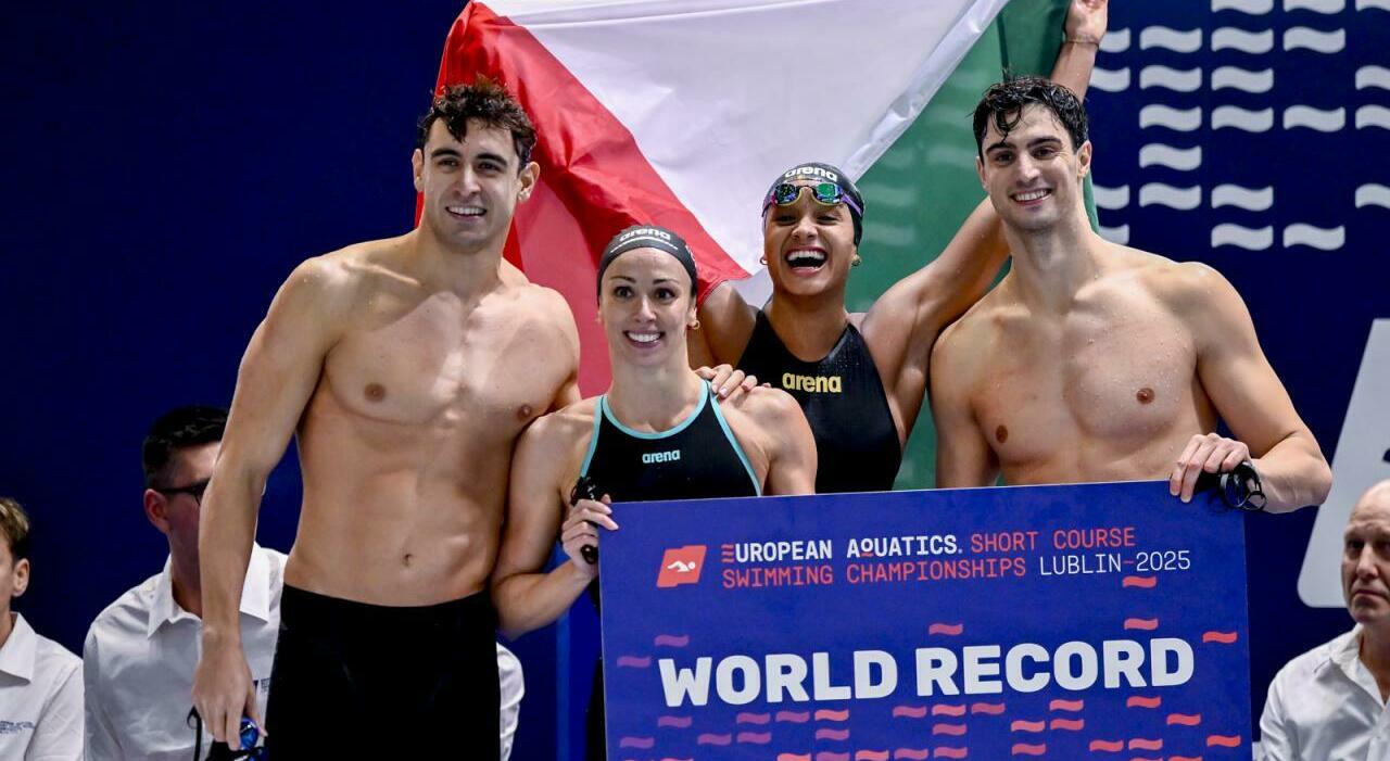 Italian Swimmers Set New World Record