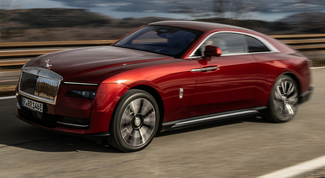 Rolls Royce, tutta l’energia del lusso al volante di Ghost e Spectre ...