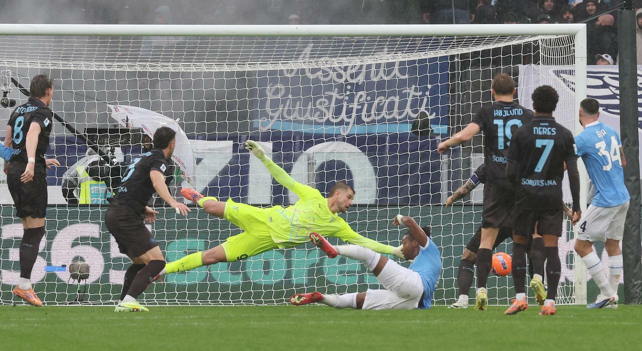 Napoli dominiert, Lazio kämpft