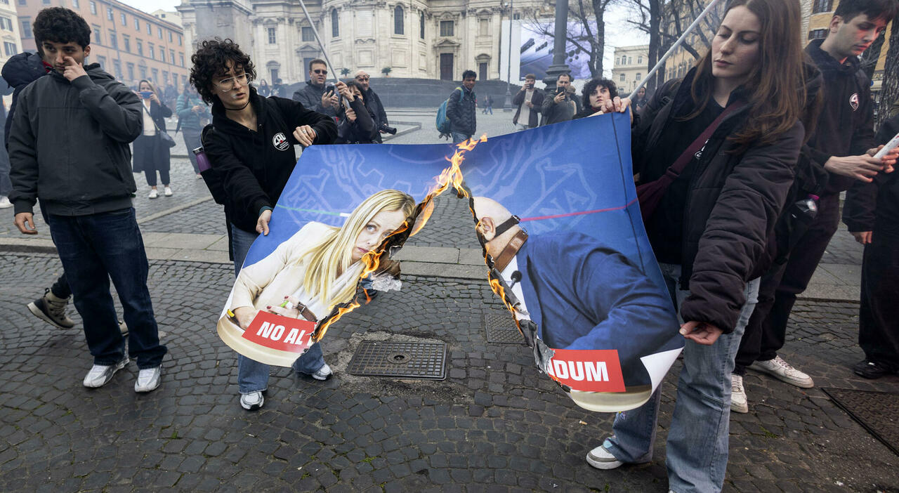 Demonstrationen gegen Krieg und Regierung in Rom