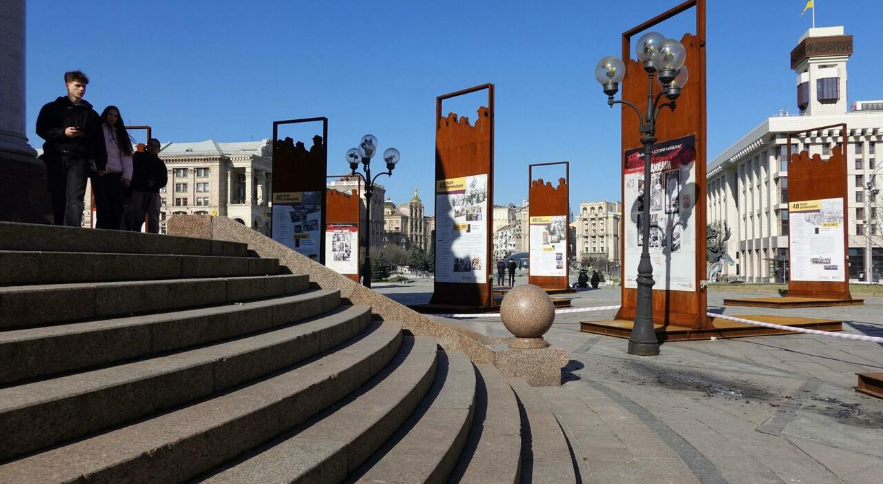 Ucraina, a Kiev raro attacco russo in pieno giorno: frammenti di drone ...