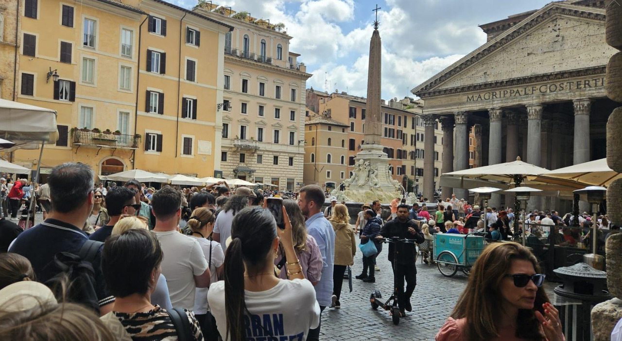 Rome's Pantheon draws record crowds for solar phenomenon and cultural ...