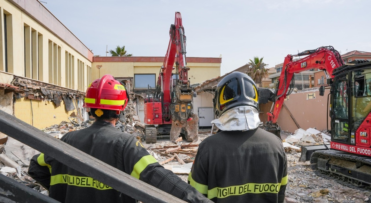 Ostia's former clan-run beach club demolished for public use | News ...