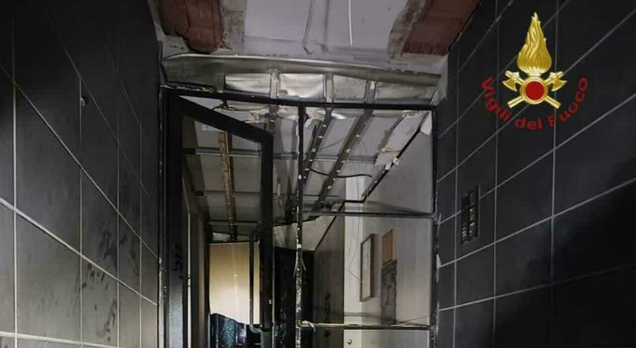 Nighttime Explosion Rocks Residential Building in Eastern Rome
