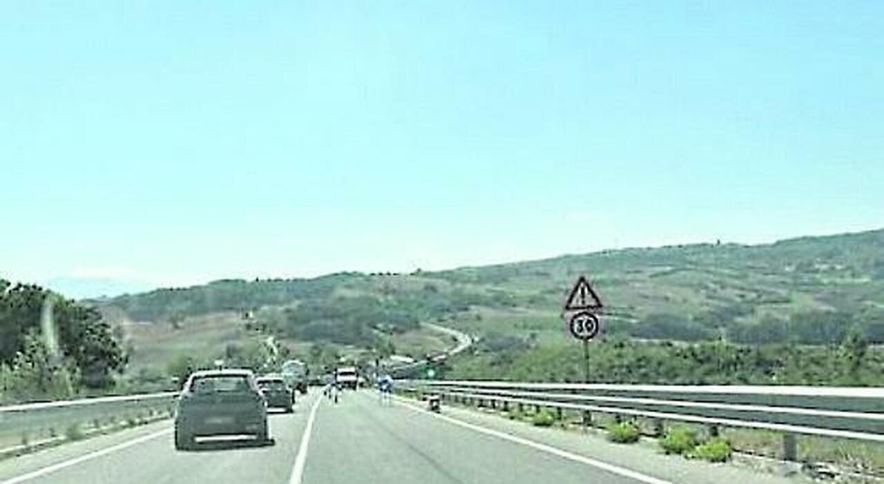 Benevento, mezzo precipita nella scarpata operaio ferito sulla Fortorina