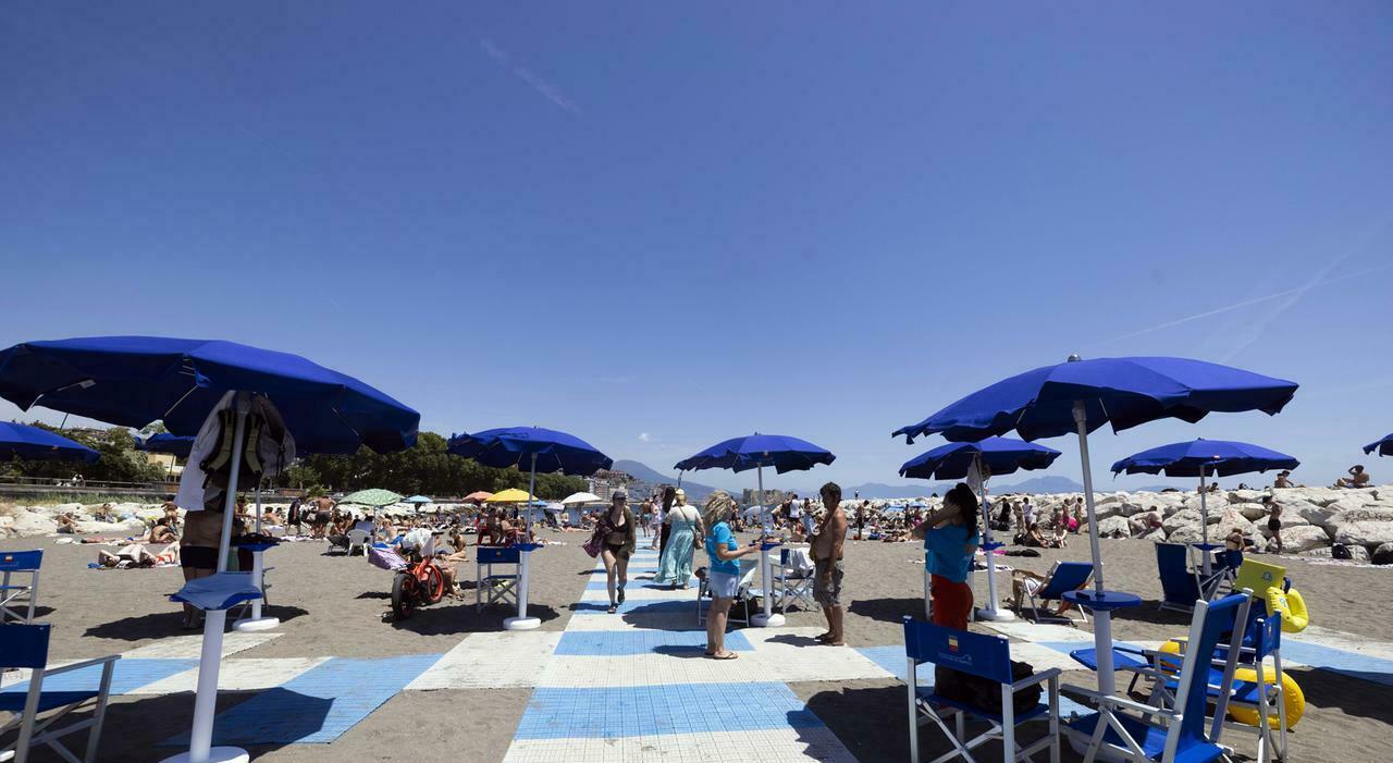 Naples opens Rotonda Diaz beach with free amenities for all | News ...