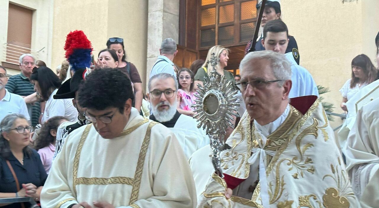 Violenza giovanile, il monito dell’arcivescovo Miniero: «Società malata ...