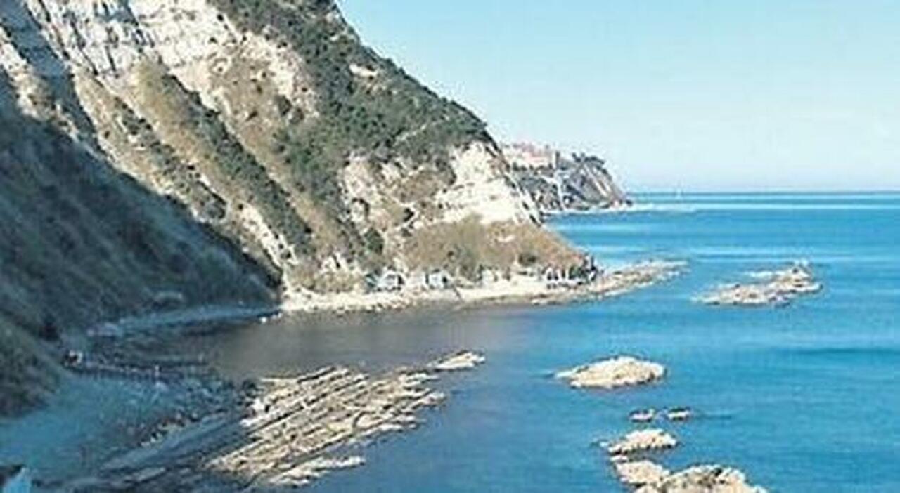 Ancona litorale occupato dai grottaroli | si chiude il cerchio tutti ...