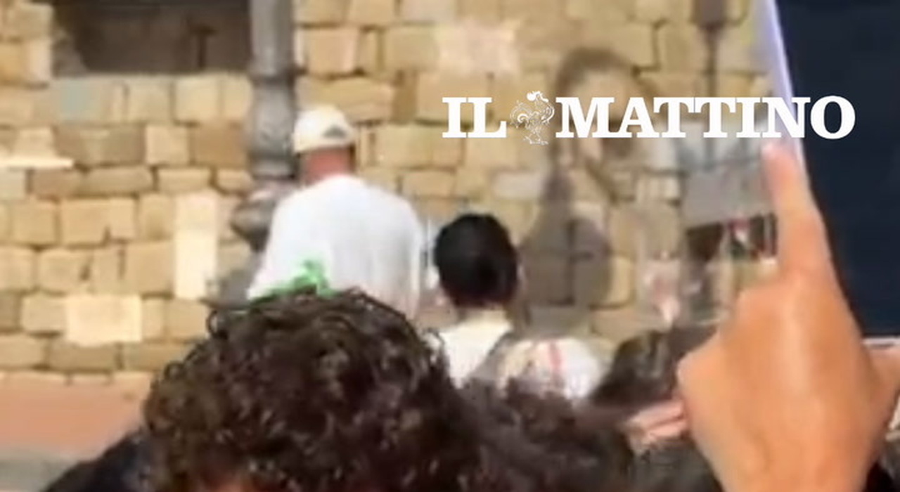 Bentornati al Sud, Alessandro Siani e Claudio Bisio sul set: folla alla ...