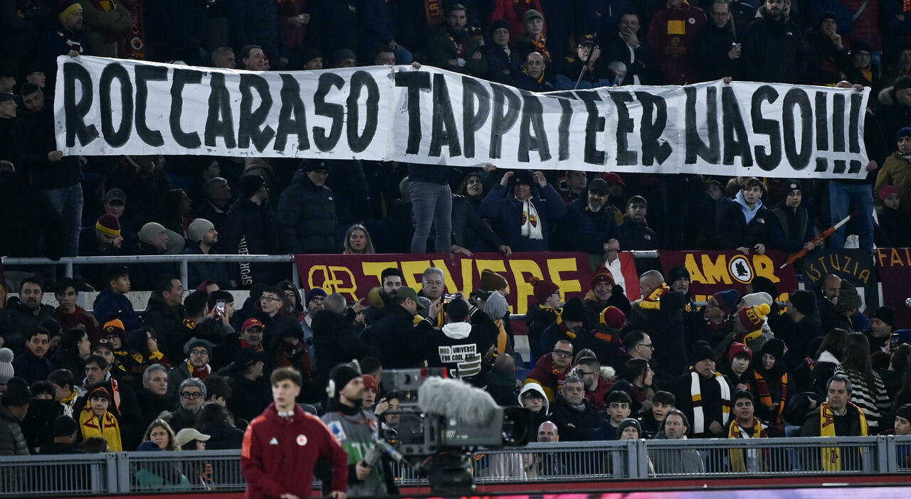 Roma - Napoli, striscioni all'Olimpico: «Roccaraso tappate er naso ...