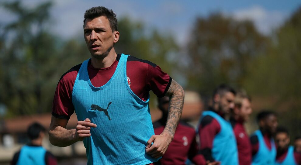 Milan, Mandzukic infortunato rinuncia allo stipendio di marzo: sarà ... Milan, Mandzukic infortunato rinuncia allo stipendio di marzo: sarà ...