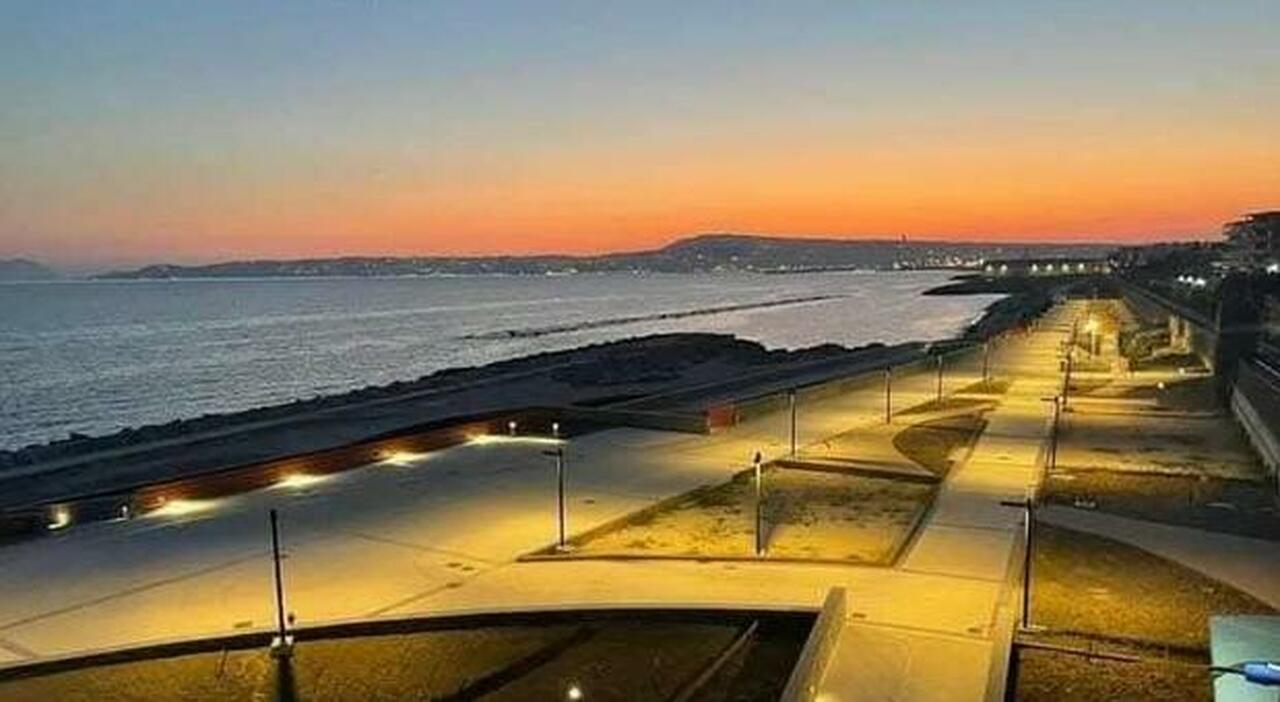 Spiaggia di Portici, posti barca e beach volley: avanti tutta sul ...