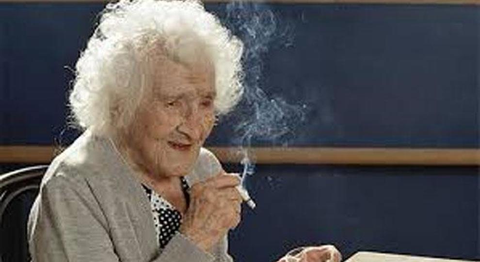 «Scambio di identità tra la madre e la figlia»: un giallo l'età della donna più longeva al mondo