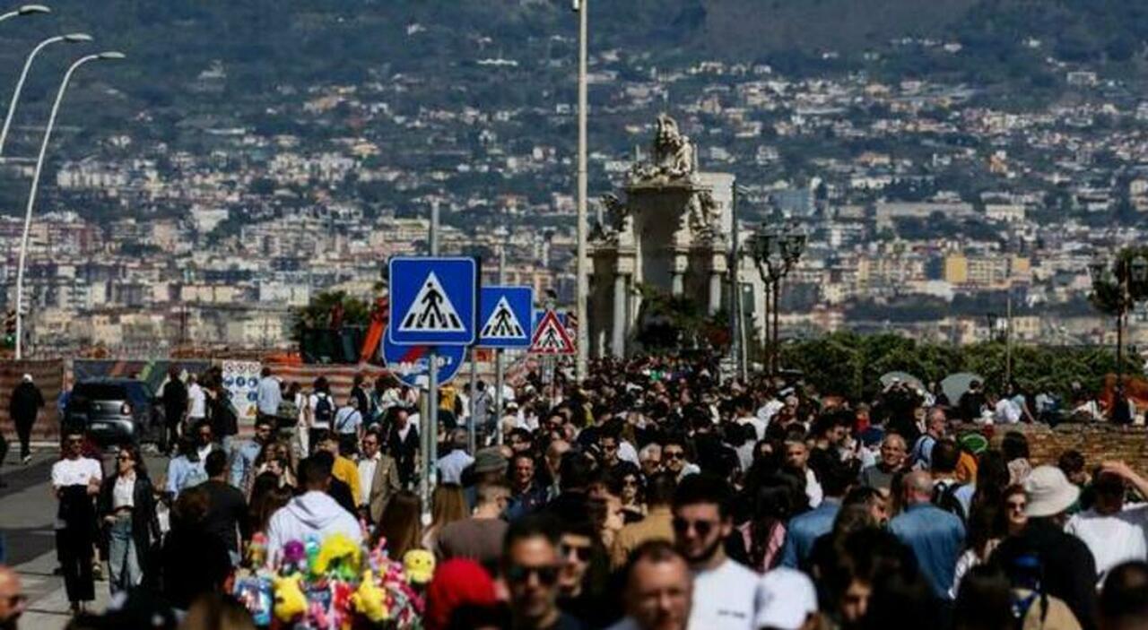 Naples' Tourist Invasion: A Cultural Meltdown