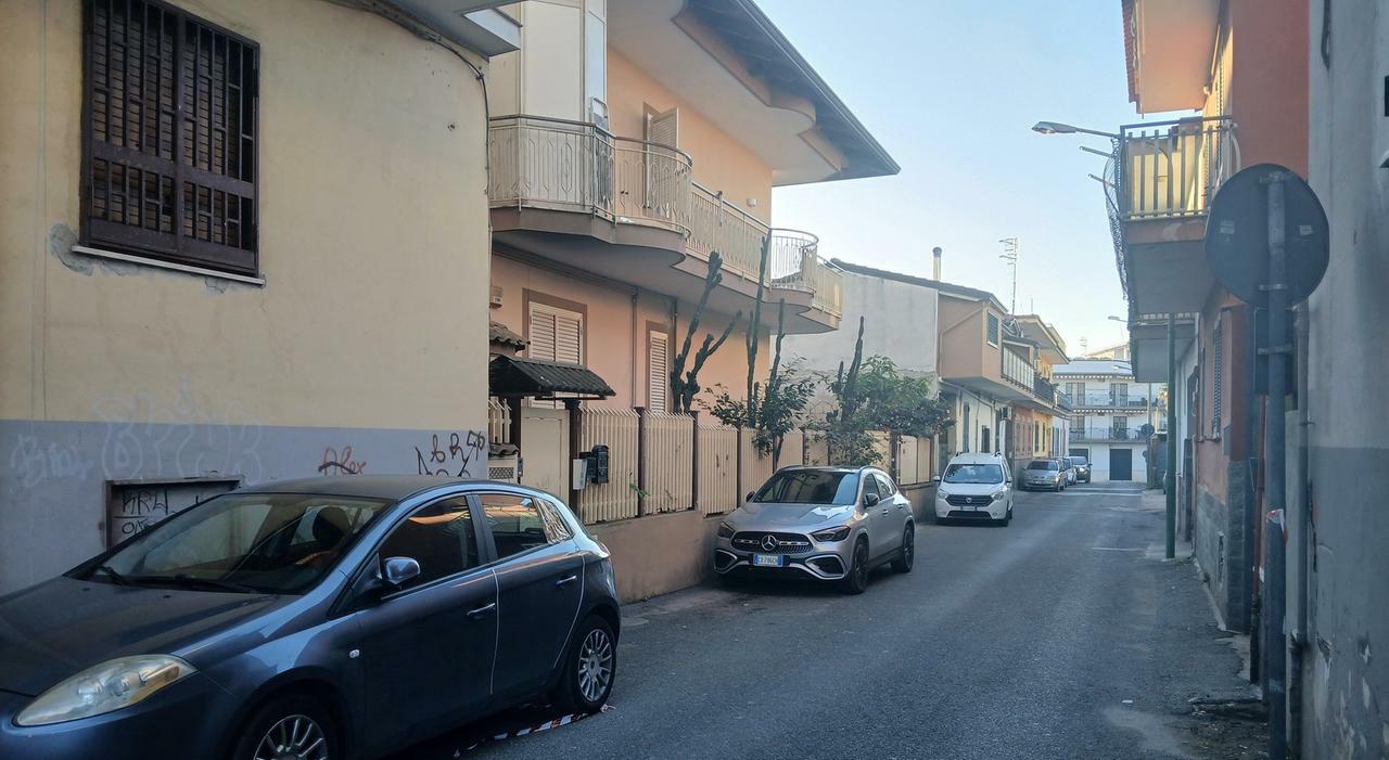 Sparatoria in pieno centro a Qualiano tra padrone di casa e ladri ... Sparatoria in pieno centro a Qualiano tra padrone di casa e ladri ...